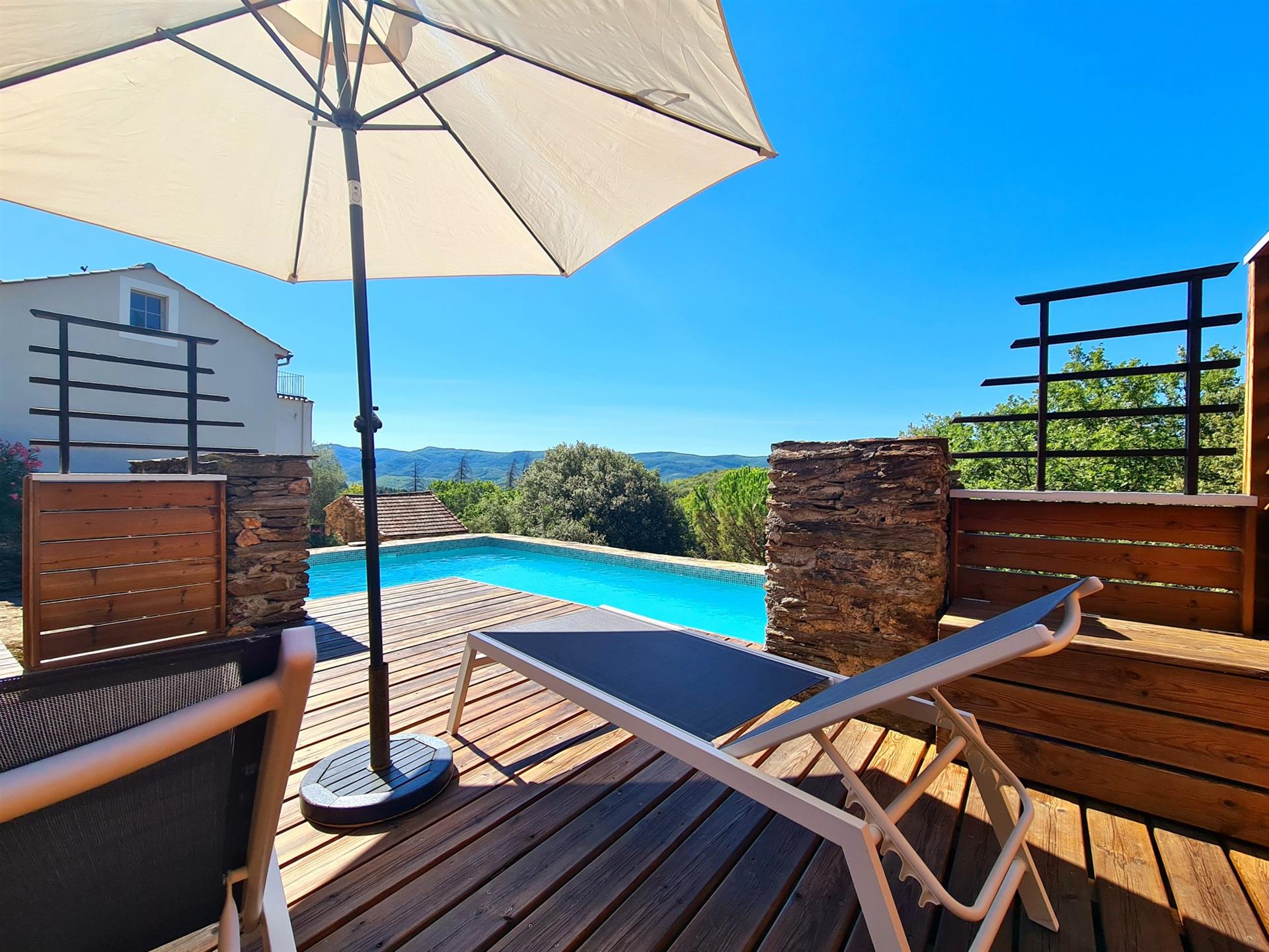 Gorgeous stone property with main house, gites and annexes on 2564 m² ...