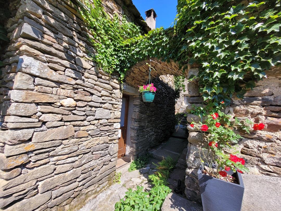 Pretty 37 m² stone house in the heart of the scrubland of the Haut ...