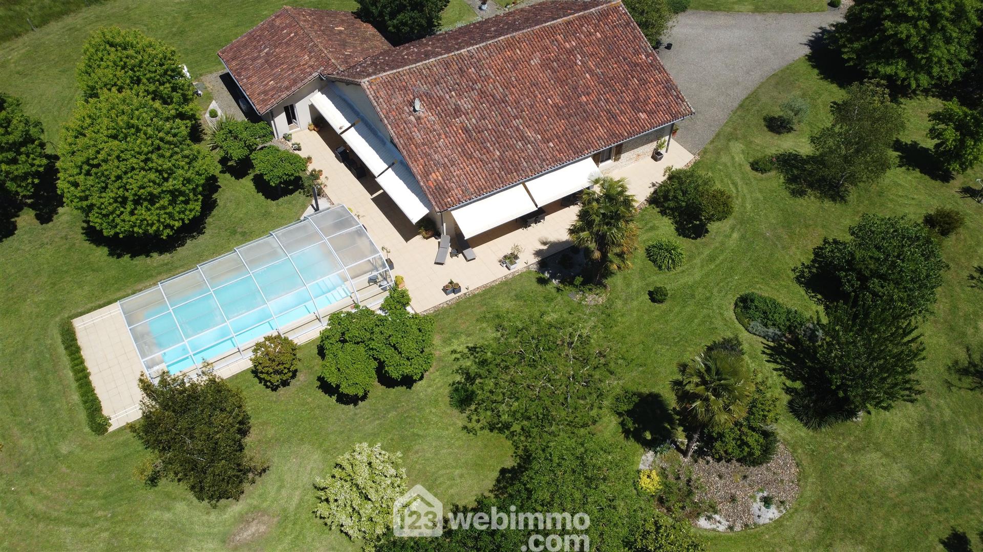 House of 225 m2 in a quiet area on more than 2 hectares of land