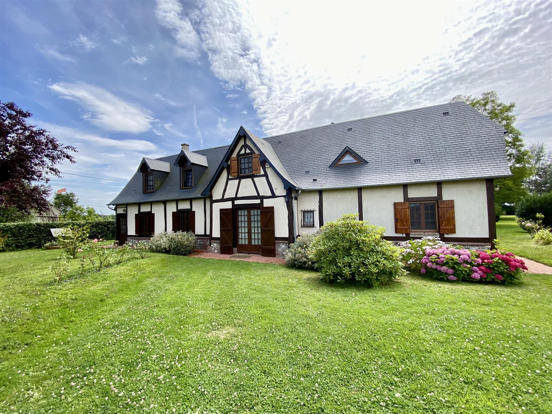 Normandy house 7 rooms 4 bedrooms 5673m² of land in excellent condition