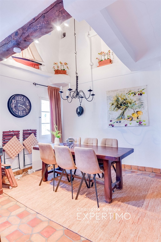 Right In The Center - Very Nice House With 4 Apartments