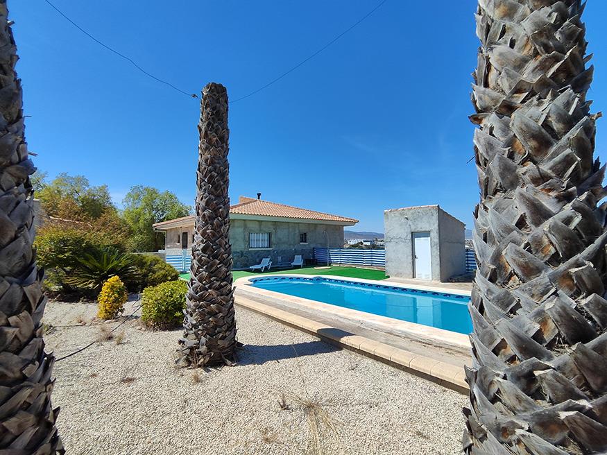 Spacious 3-bedroom house + huge garage and pool in La Matanza