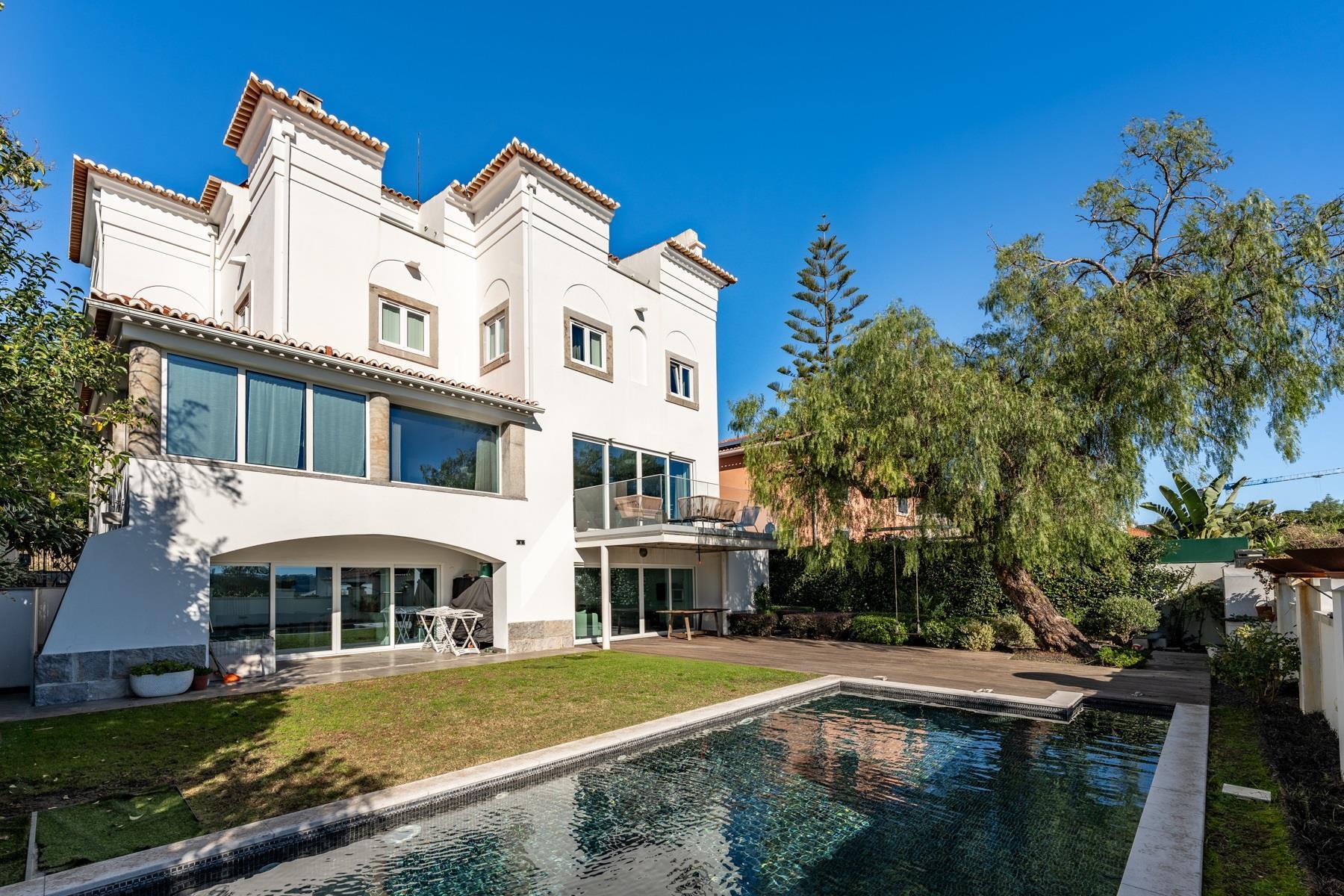 Moradia T7 com piscina no Restelo, Lisboa