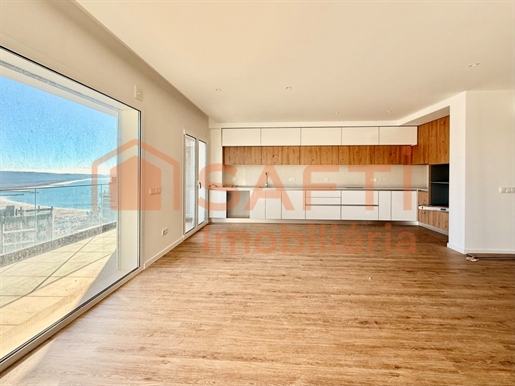 Luxurious 3 bedroom flat in a privileged area of Nazaré.