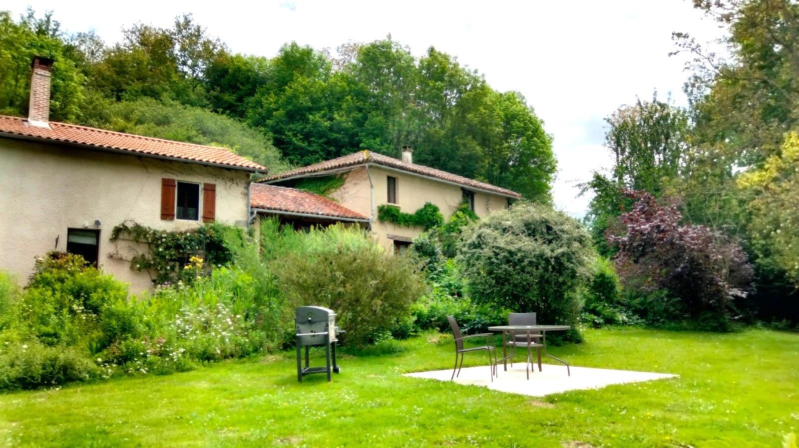 Beautifull Old Mill House, 4 Beds, Gîte, Riverside, Outbuildings, Views