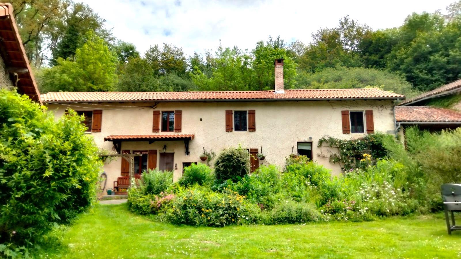 Beautifull Old Mill House, 4 Beds, Gîte, Riverside, Outbuildings, Views