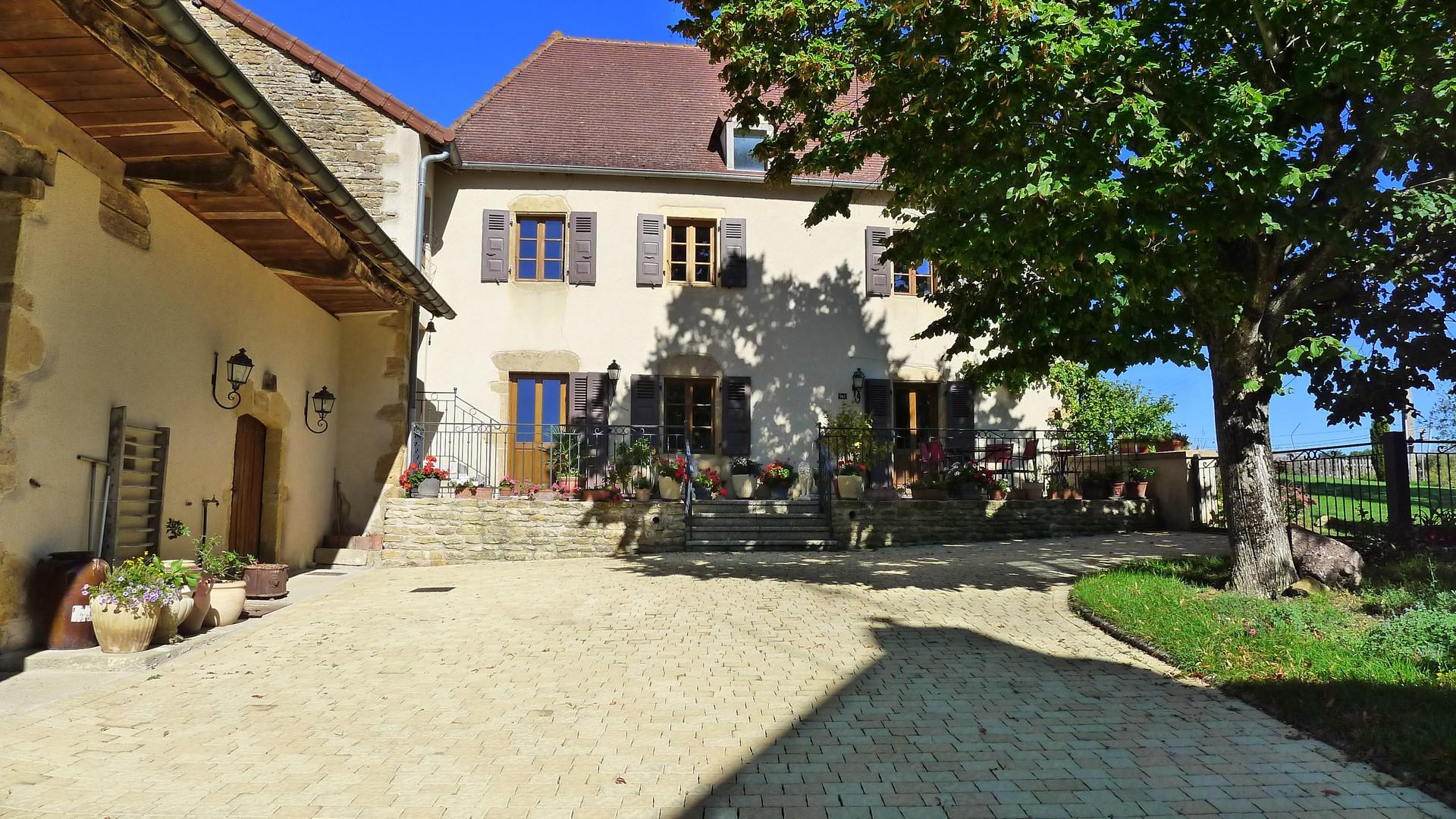 Authentic Brionnaise farm of the 19th century in a bucolic setting