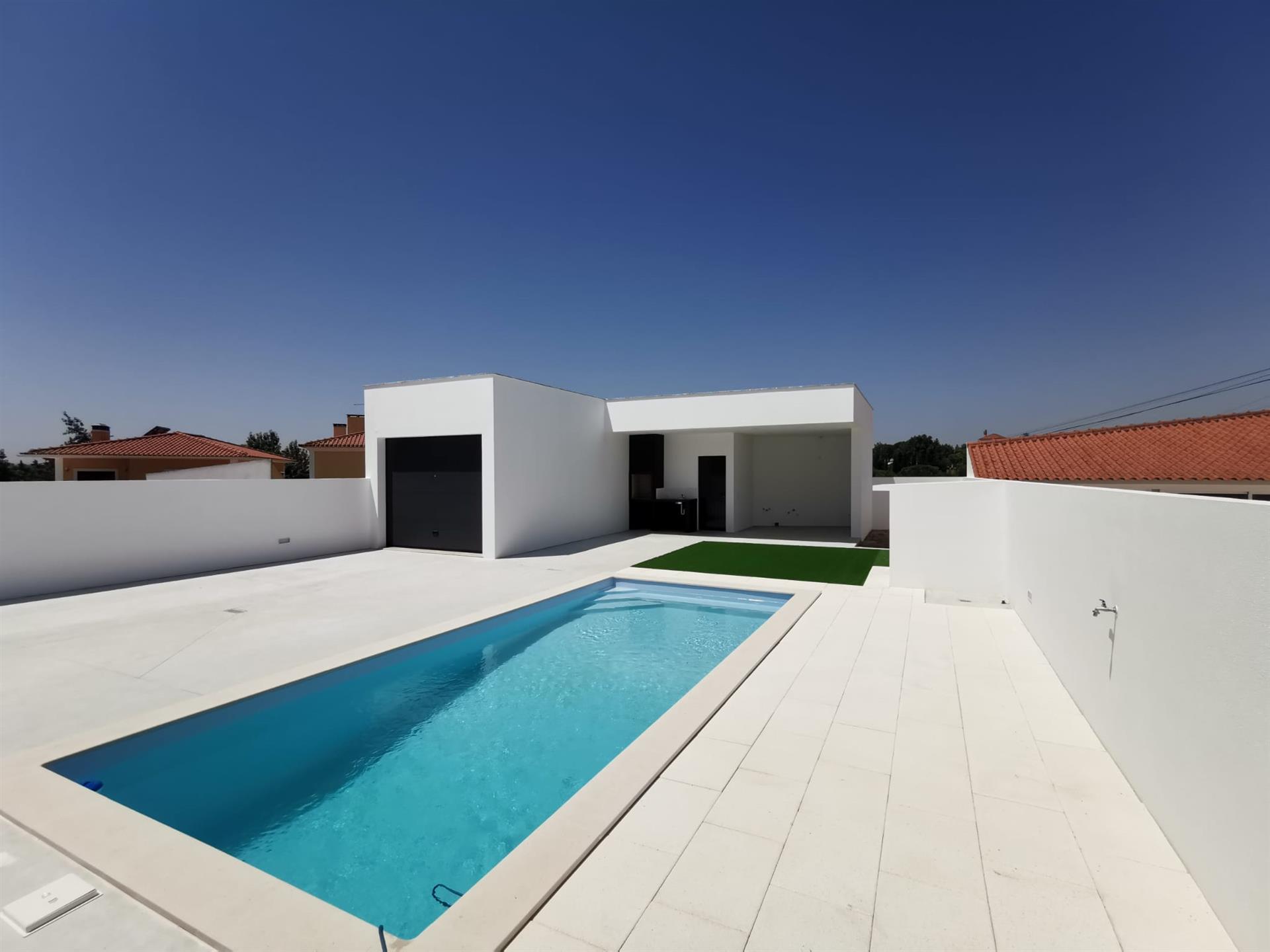 Modern new building with swimming pool (reference: W_San_2)