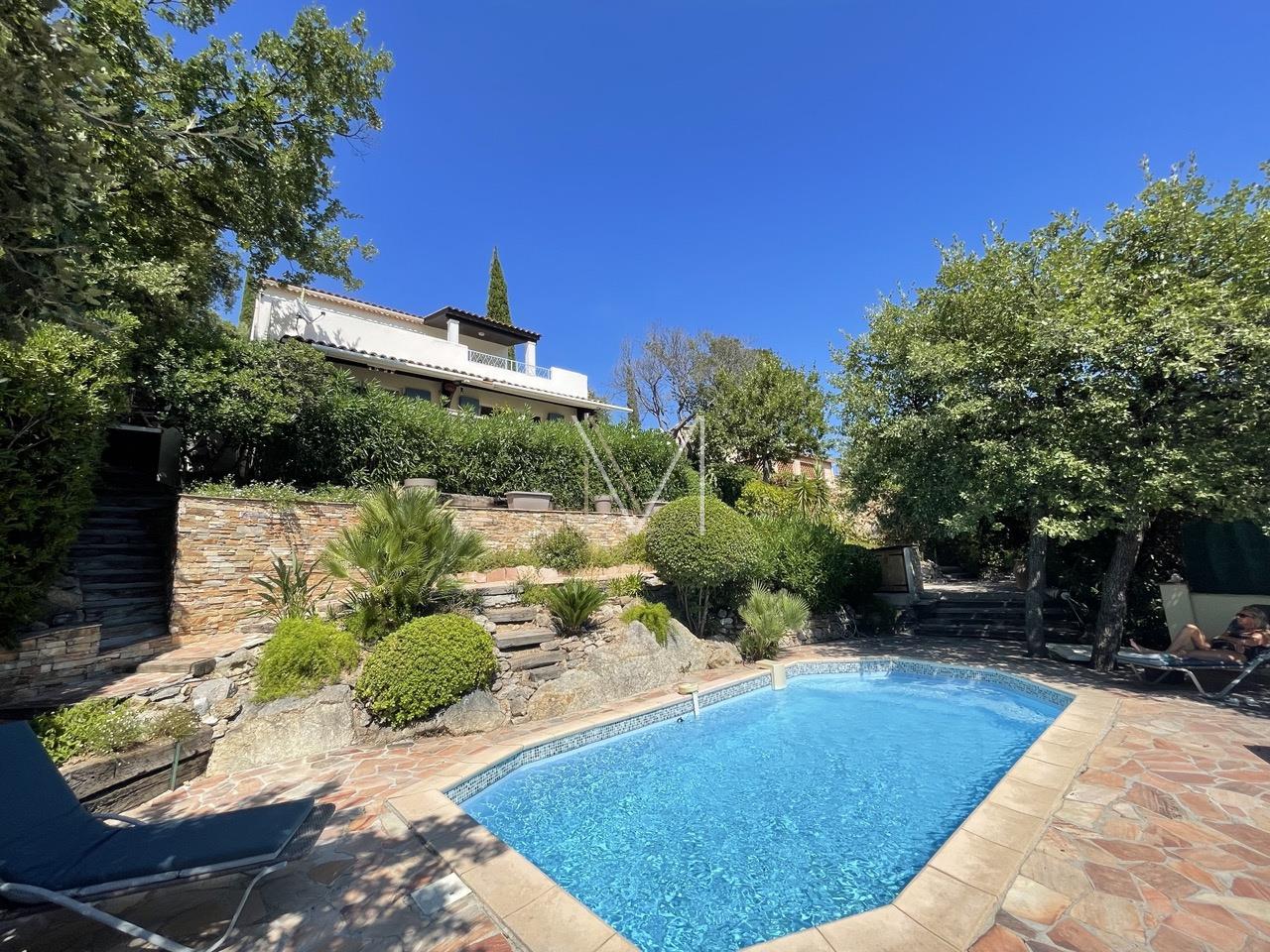 House / 3 minutes from the center / Magnificent open view / Possibility ...