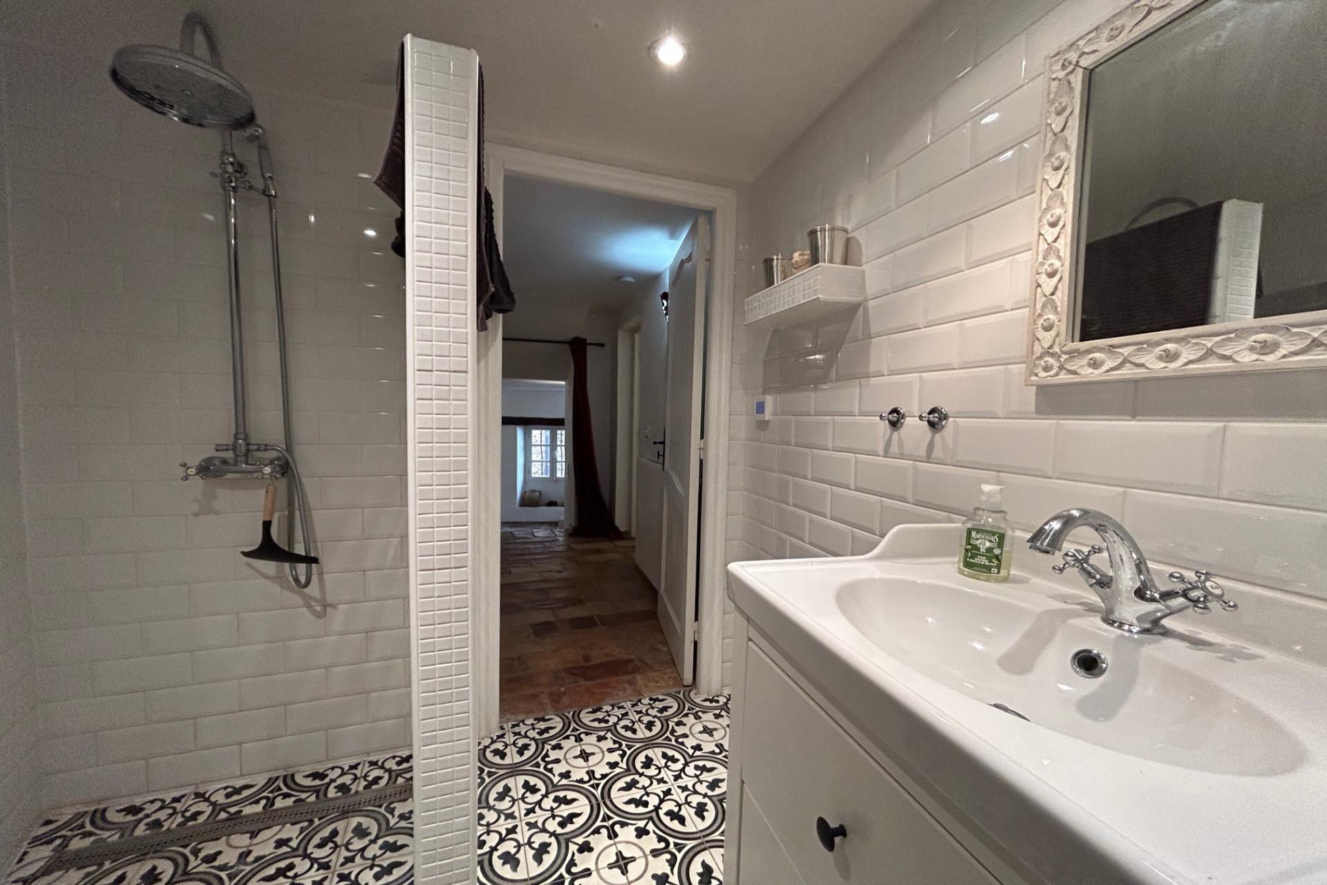 Purchase: House (06140)