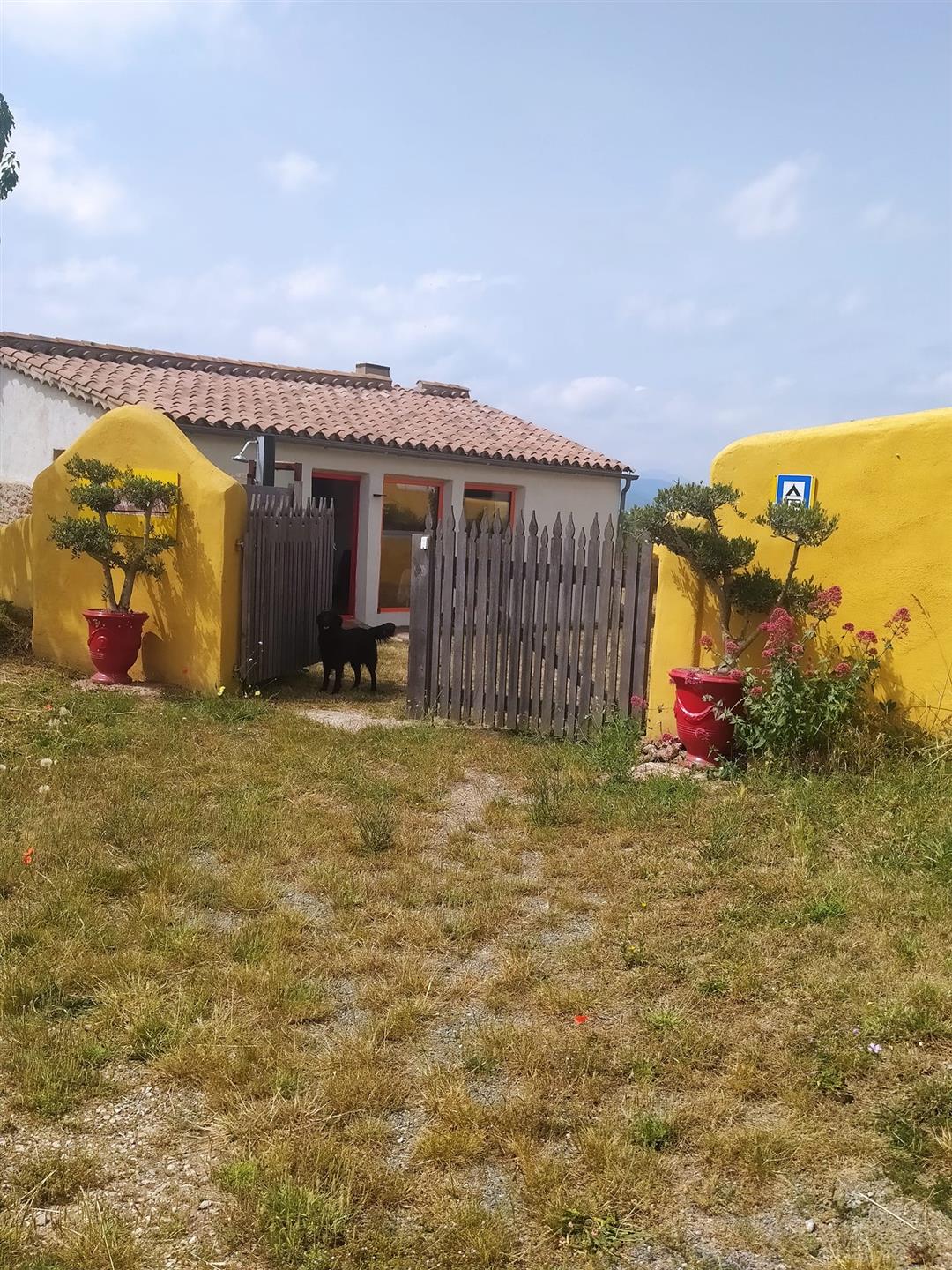 Furnished detached house with gîte on the outskirts of the village