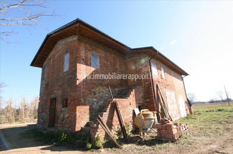 Torrita on sale farmhouse restored on two levels of 264 sq