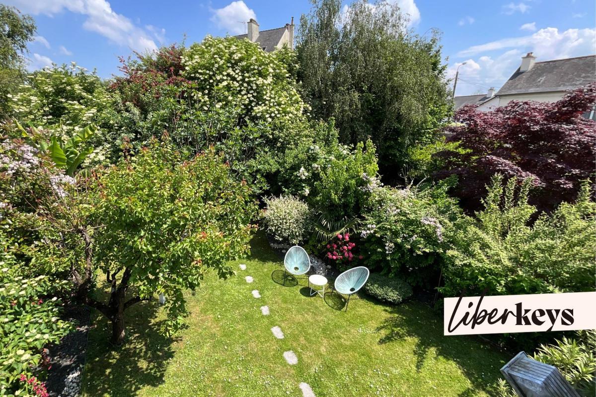 Magnificent atypical house of 161 m2 with its country garden, rare for sale