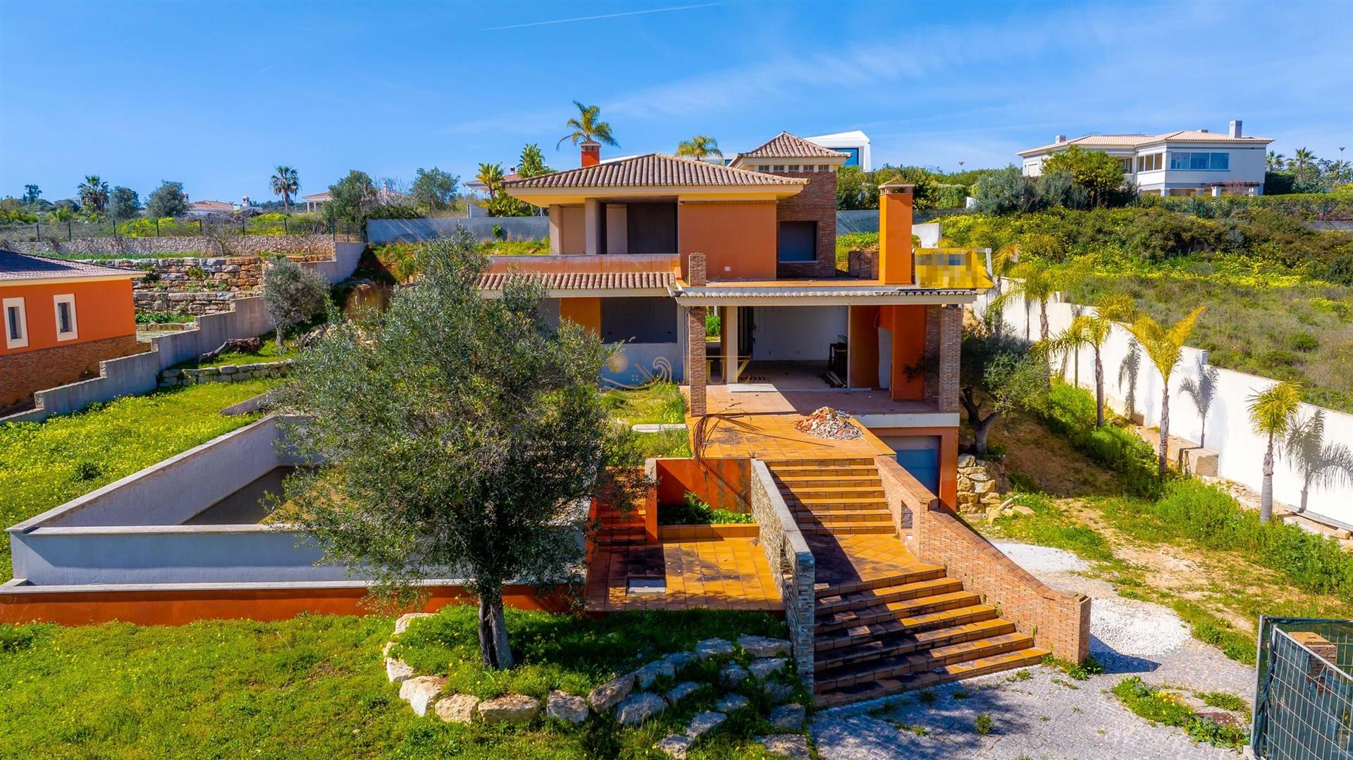 Compra: Vivenda (8600)