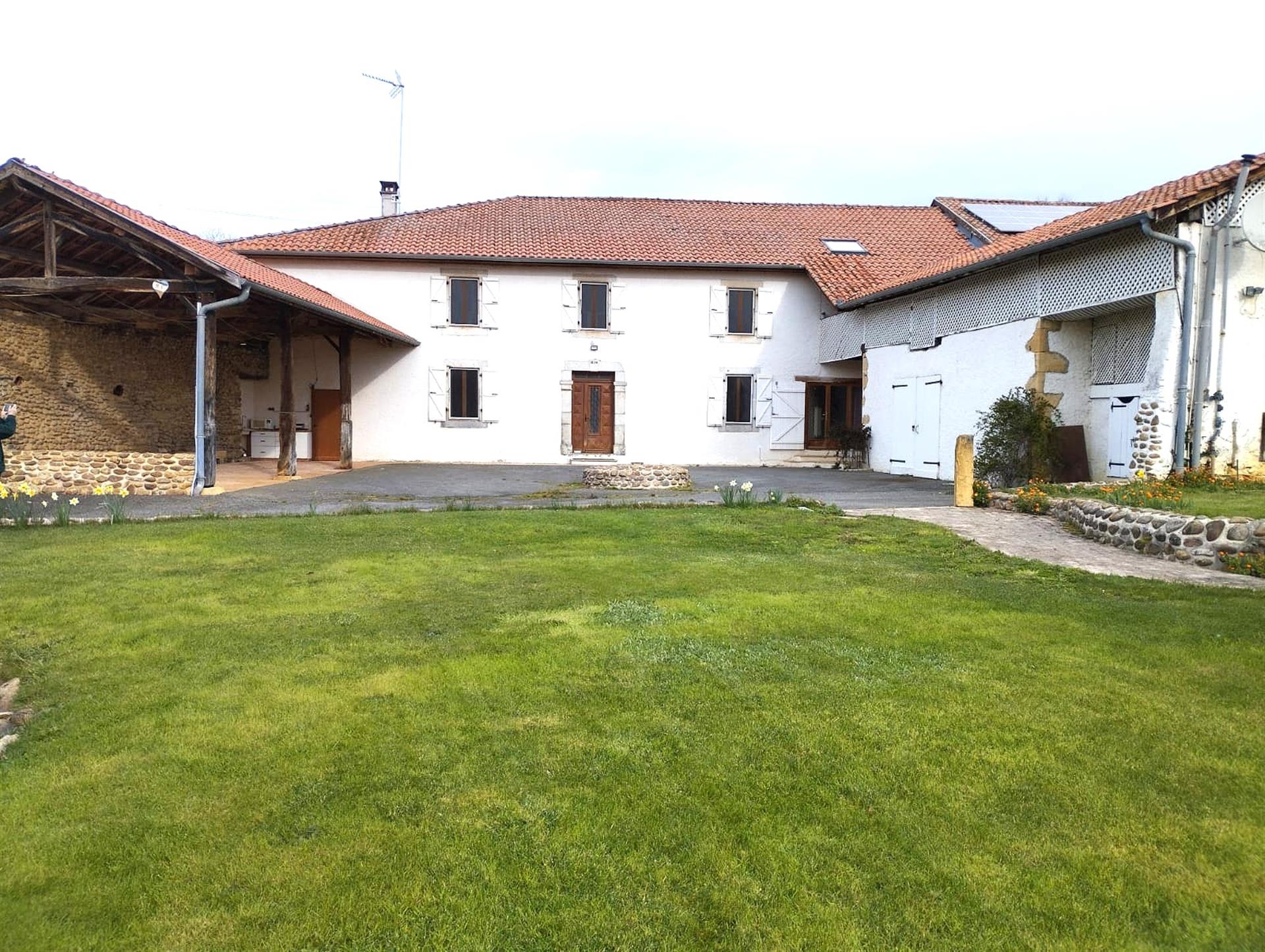 Charming village house with swimming pool - 31580 Cazaril Tambourès