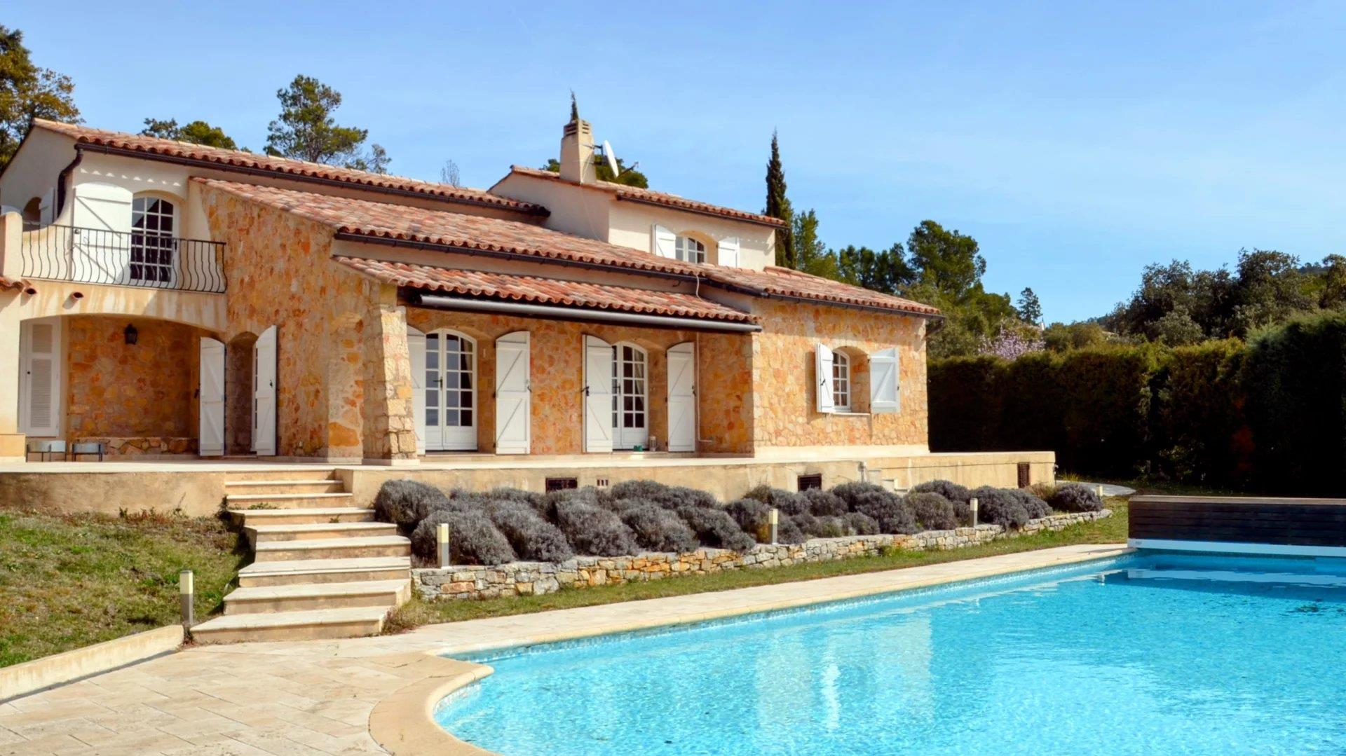 Vaste Villa vue panoramique et piscine chauffée