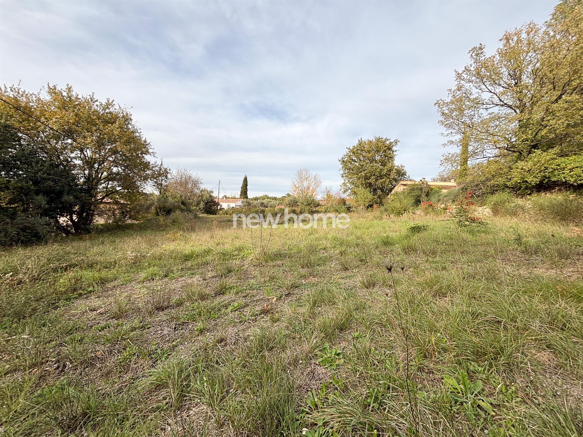 Beau Terrain Constructible De 2320 M2 A Saint-Antonin-Du-Var