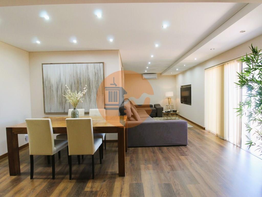 Moradia T3, totalmente renovada, logradouro com vista para a Ria ...