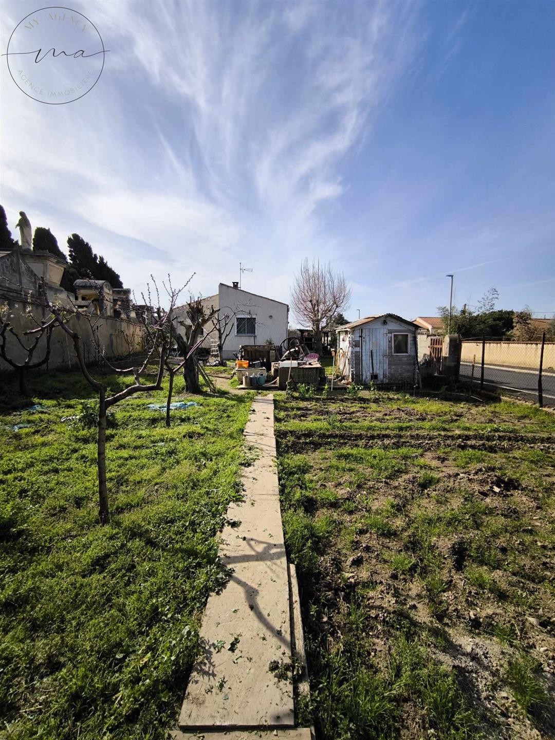 150M2 house on 900m2 of land in Serignan - occupied life annuity