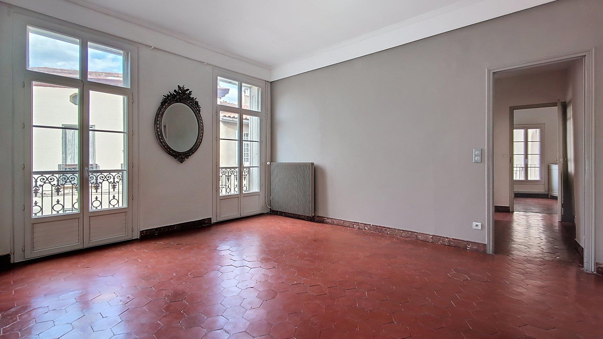 Bourgeois style apartment