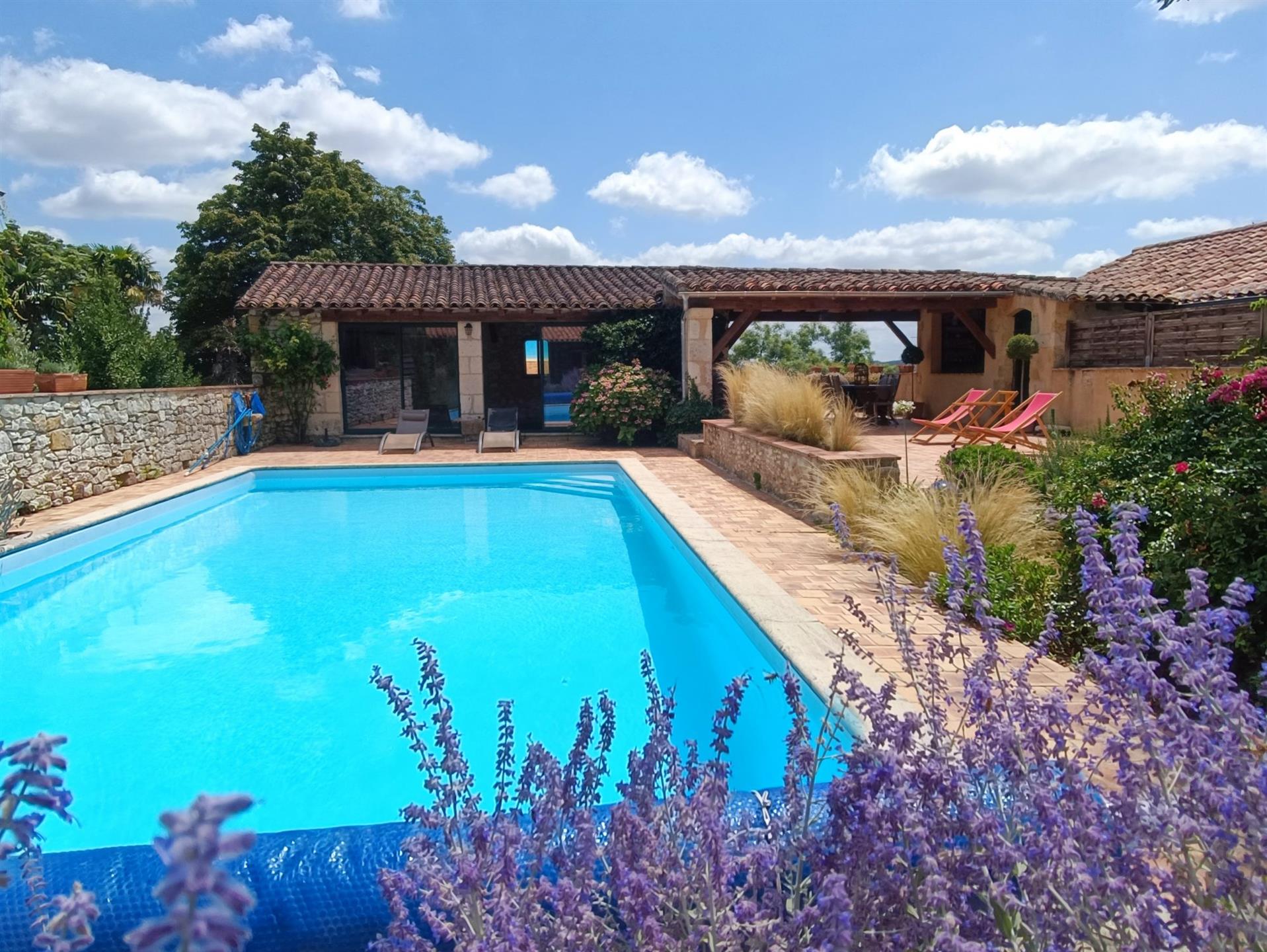 Une Perle Rare au Coeur d'un Village Gascon