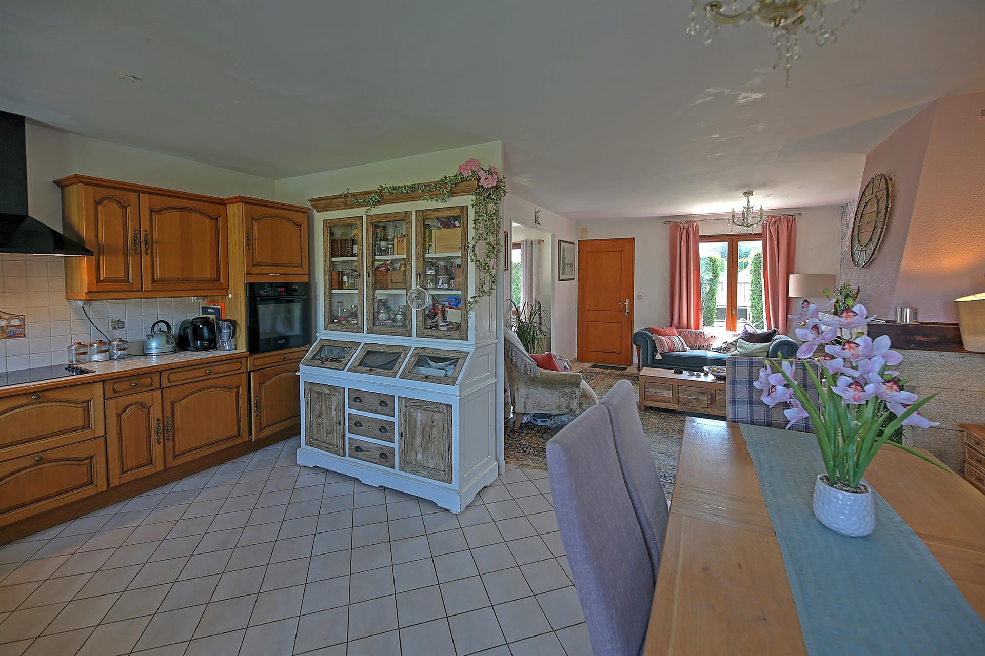 Bungalow with 3 beds and open country views 3km to town