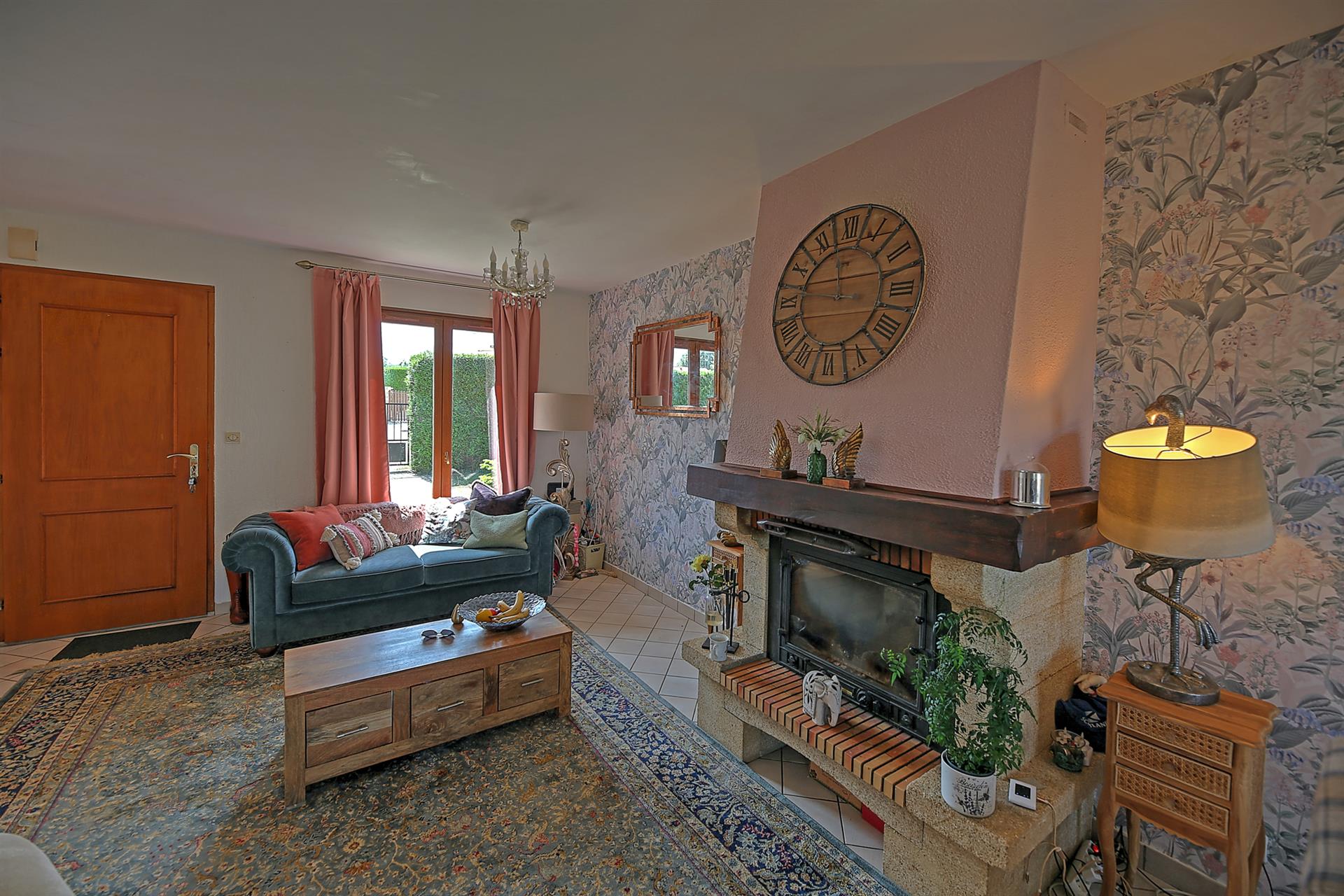 Bungalow with 3 beds and open country views 3km to town