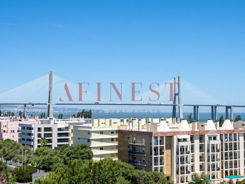 Apartamento T2 Vista Rio No Condomínio Espelho Do Tejo Parque Das ...