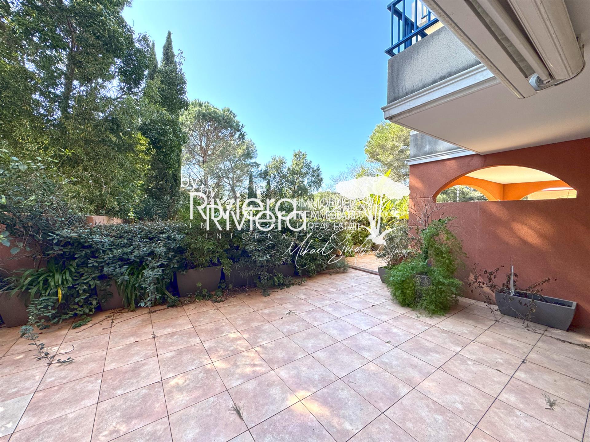 Purchase: Apartment (83240)