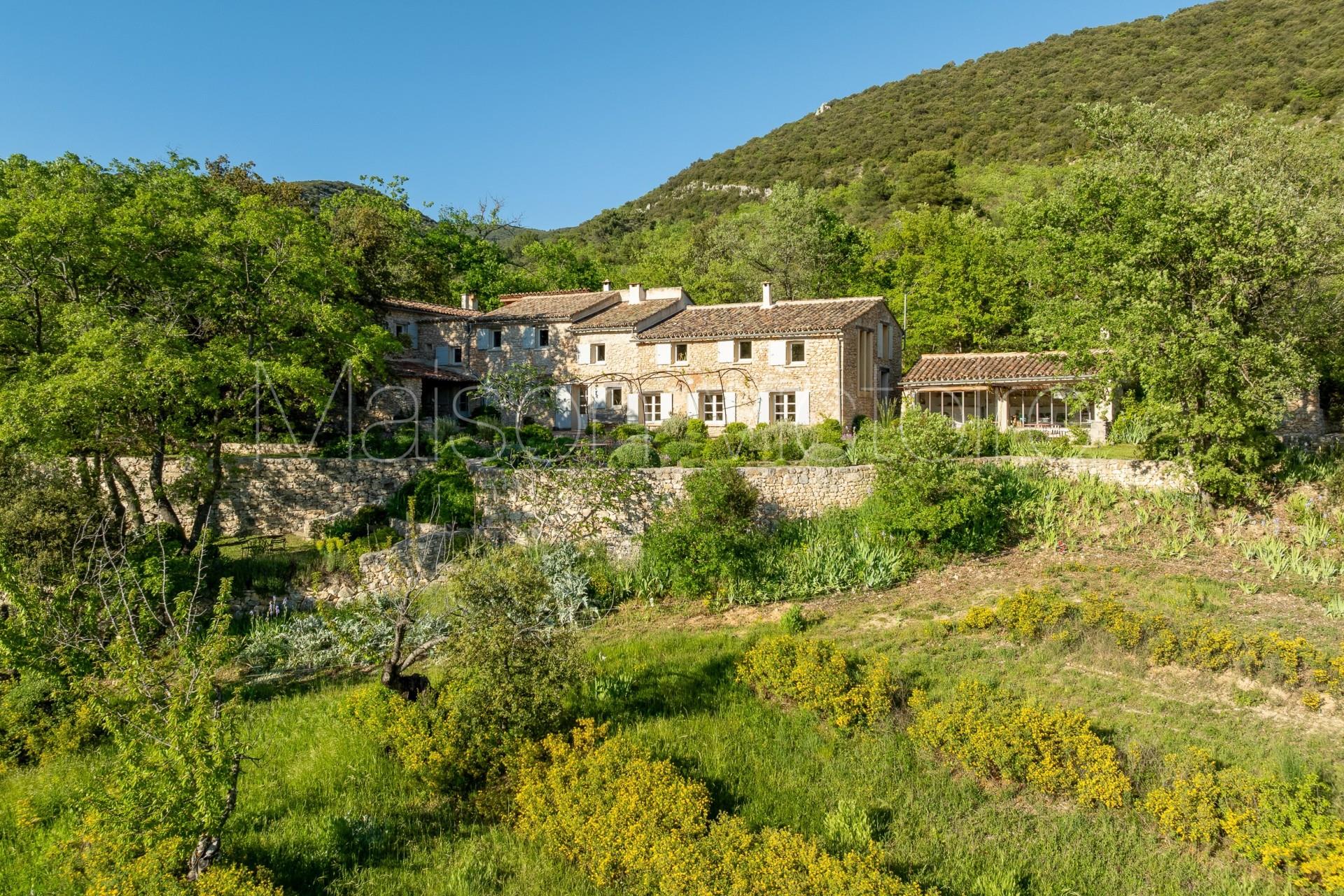 Exceptional 18th century stone farmhouse