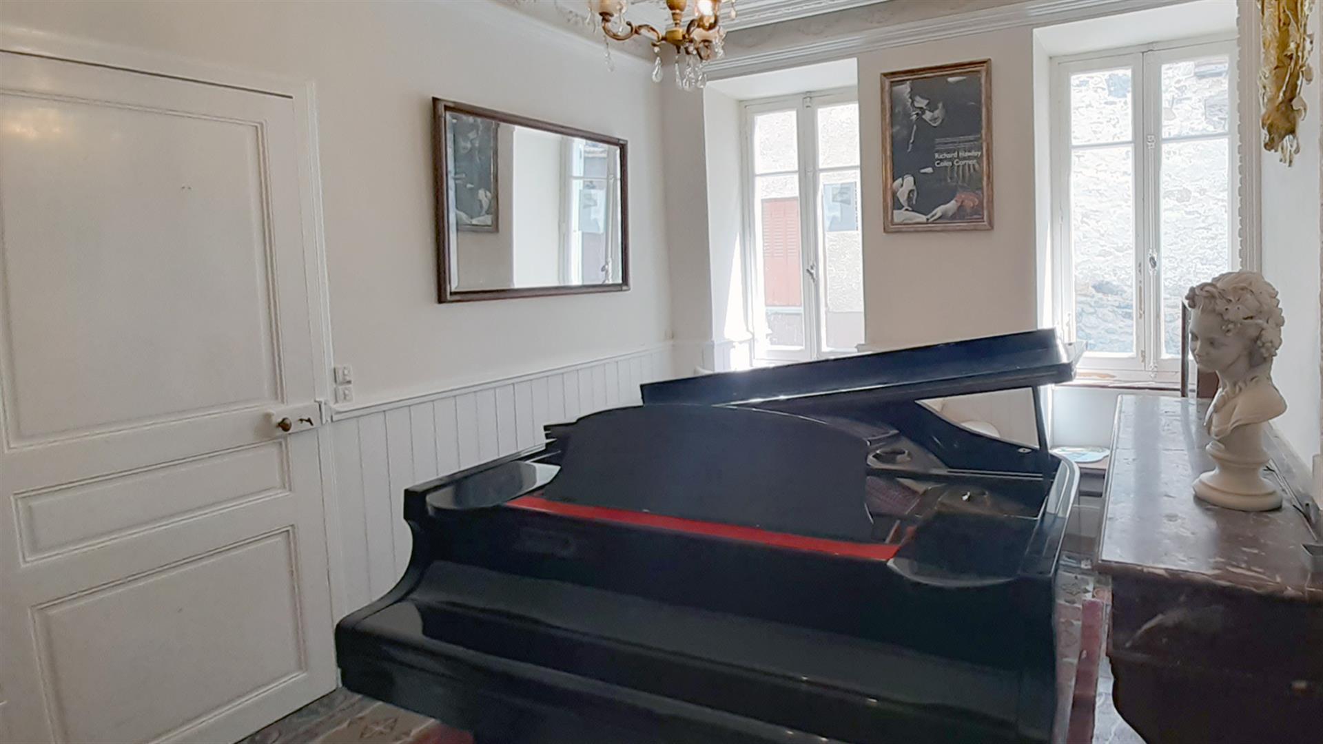 Masters Double Fronted Town House