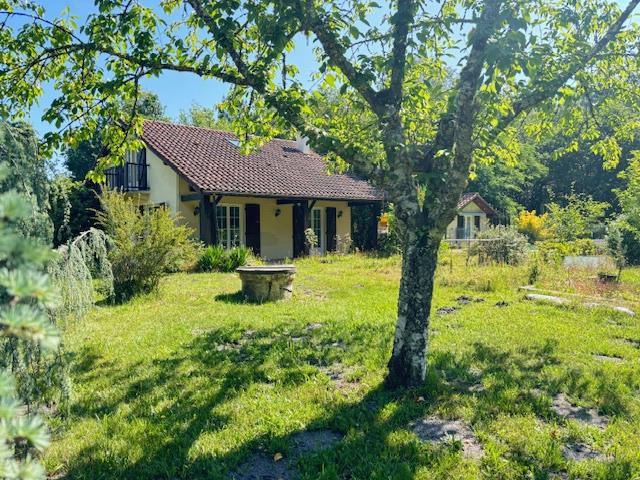 Propriete De 1800 Avec Dépendances