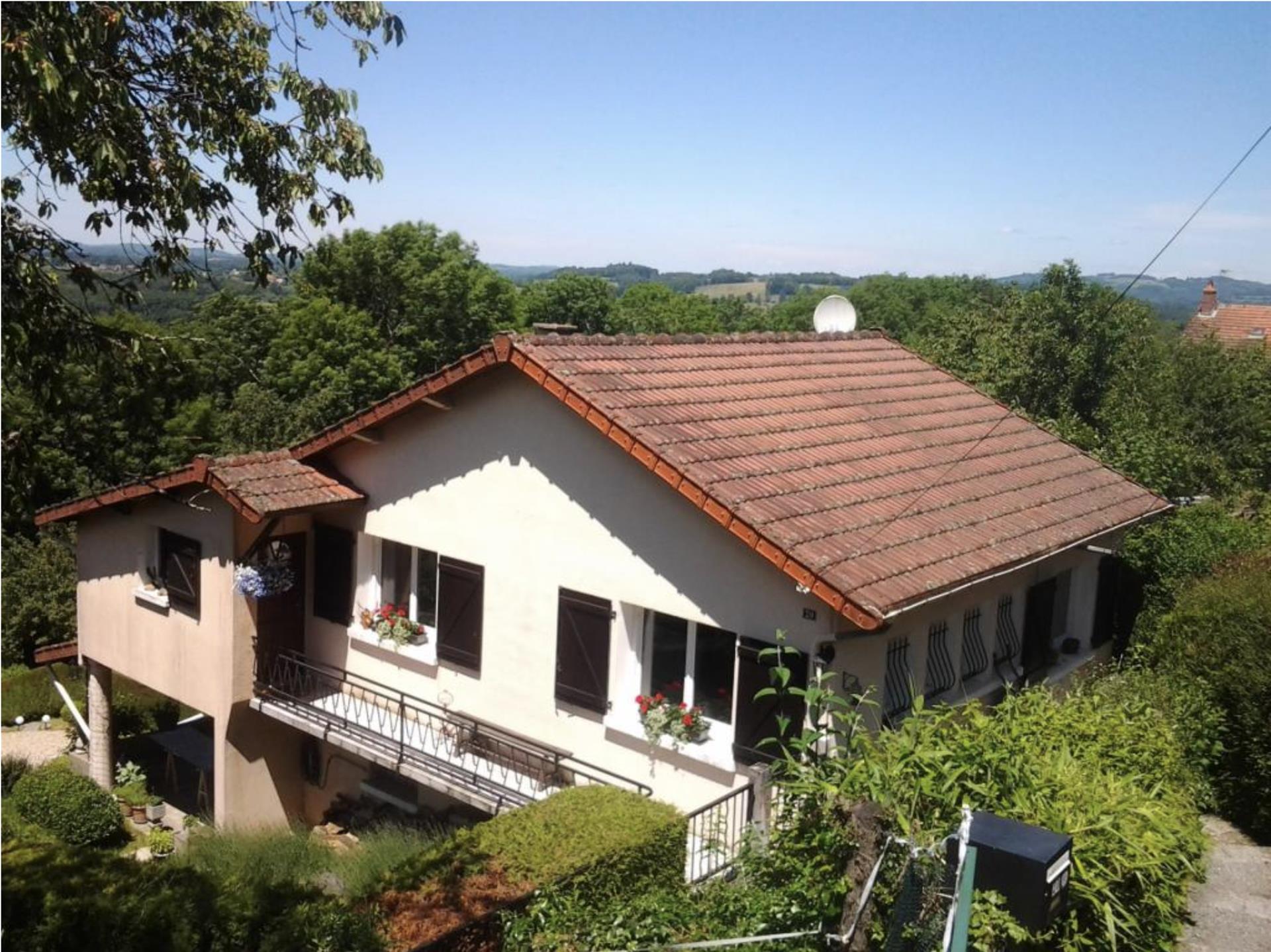 Very pretty detached town house with amazing views