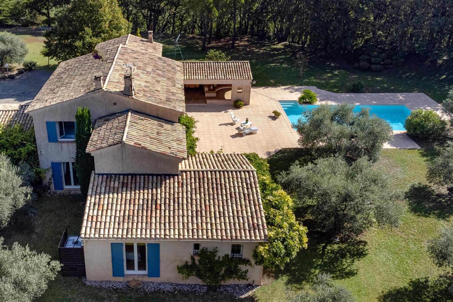 Mansion with olive grove and swimming pool