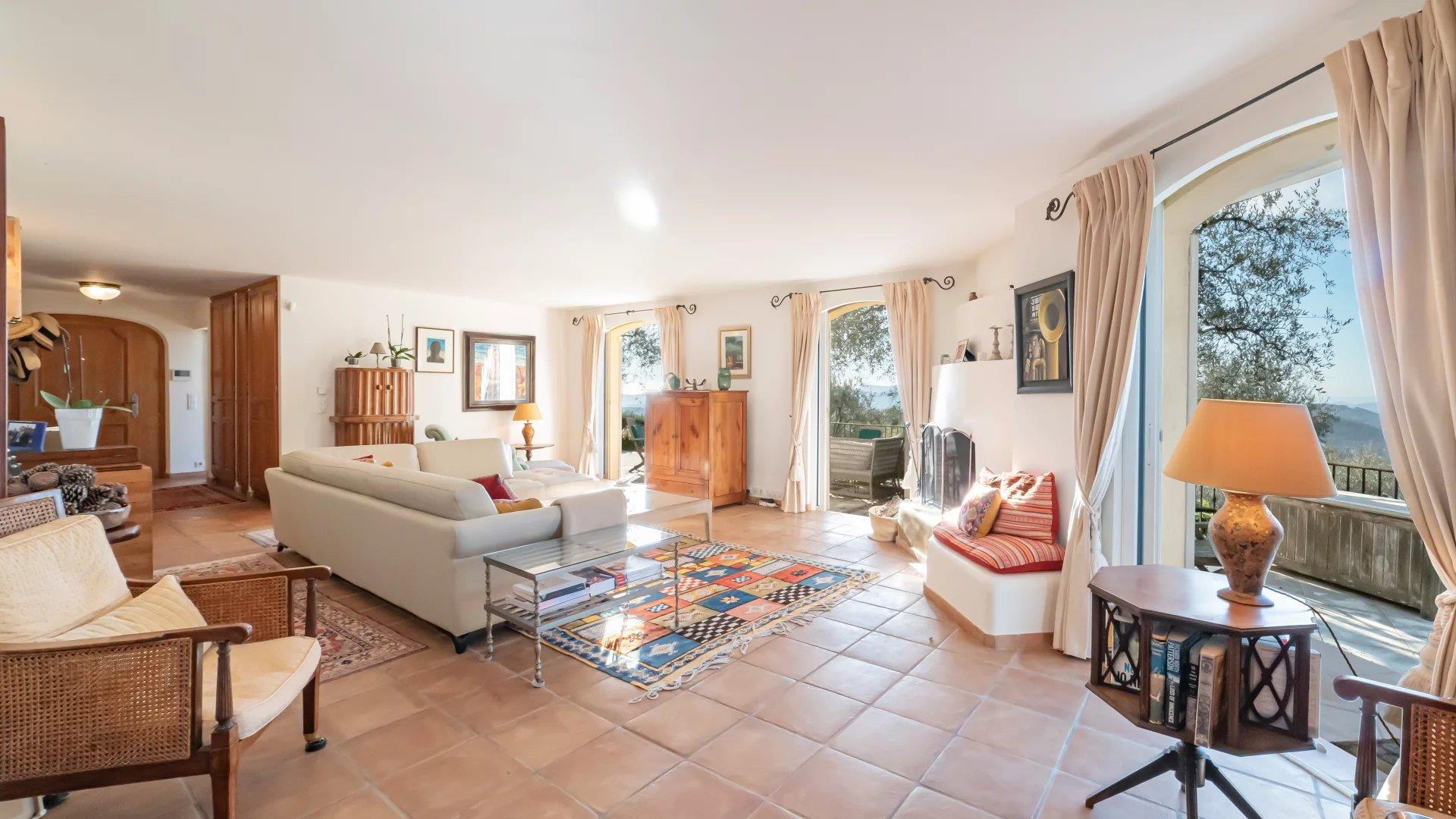 Cabris - Panoramablick auf Meer und See