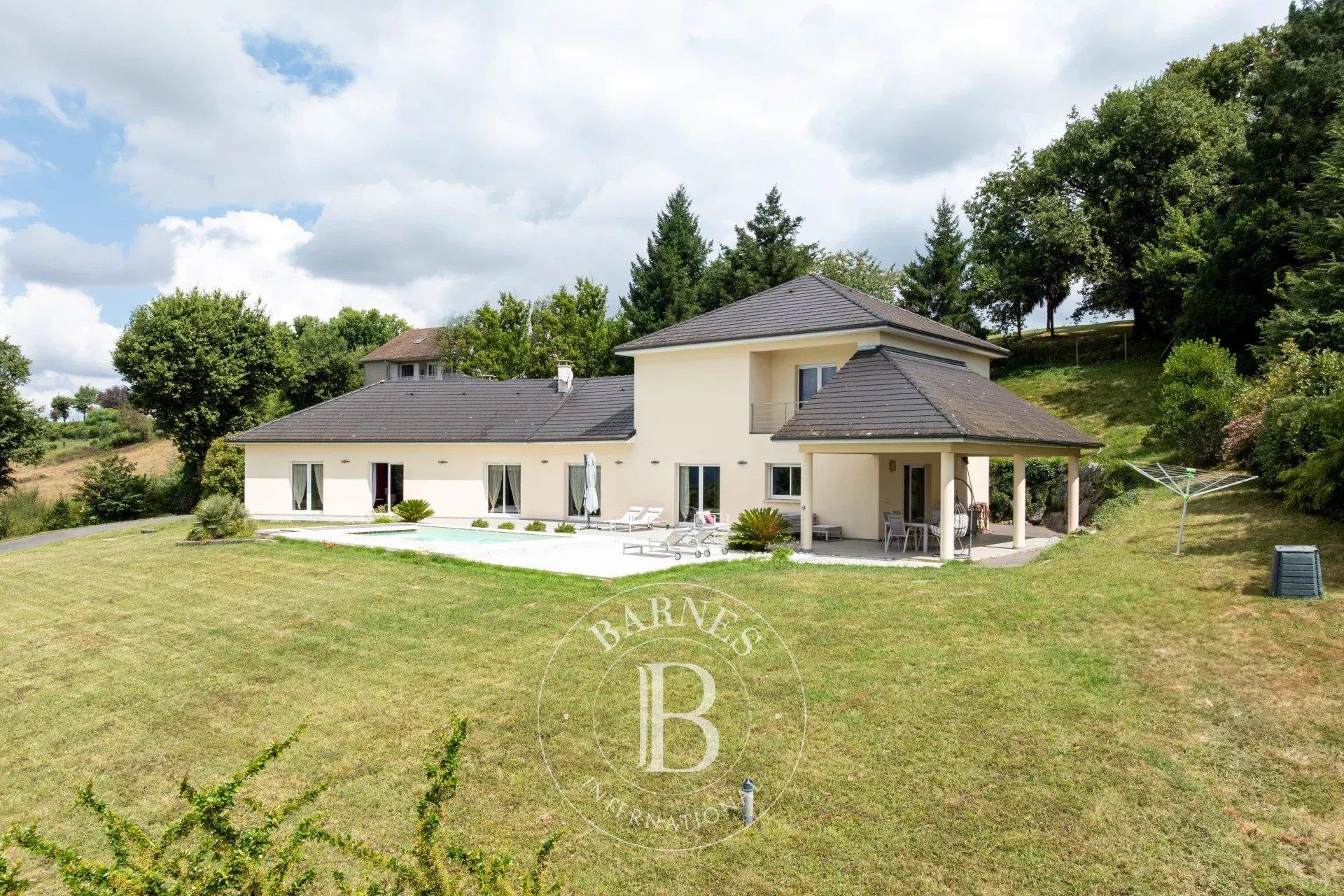 Near Pau, Contemporary House With Pyrenees View