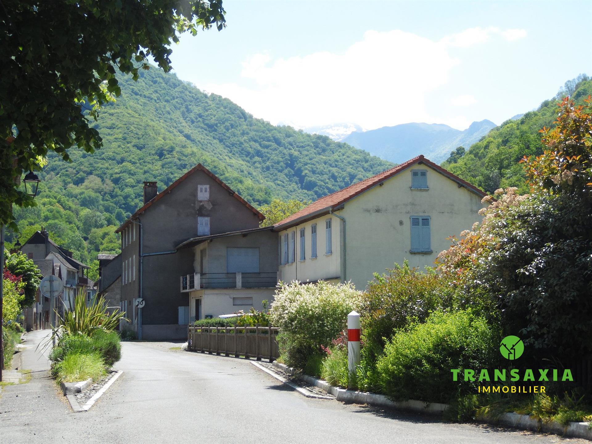 Grande maison de montagne avec jardin et garages