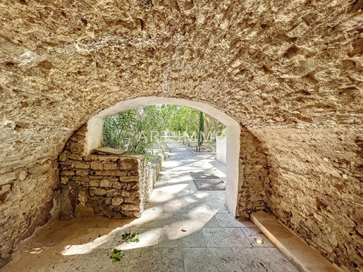 Kúpa bytového domu Fontaine-de-Vaucluse : 1 exkluzívne nehnuteľnosti na ...