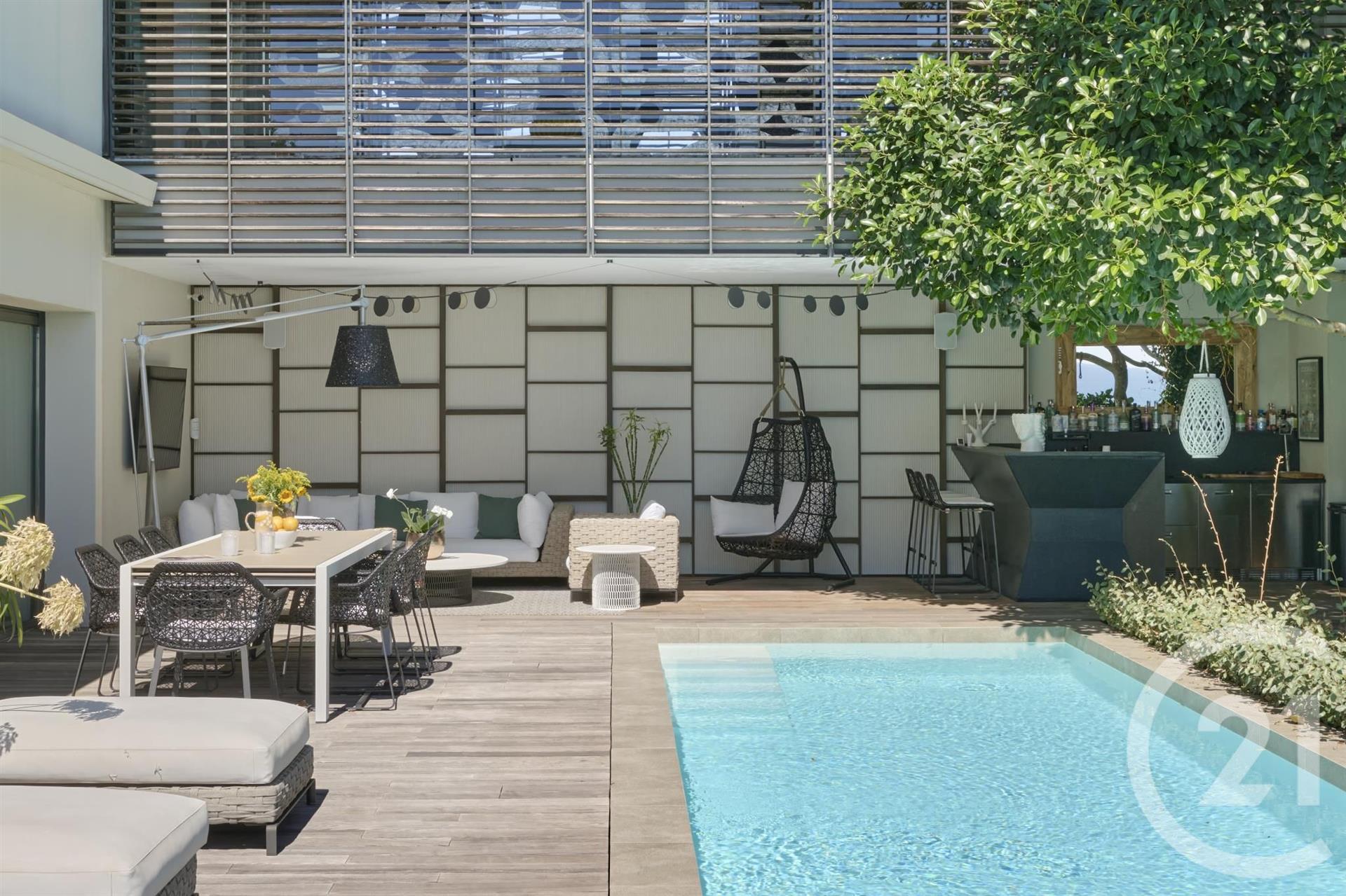 Purchase: House (06300)