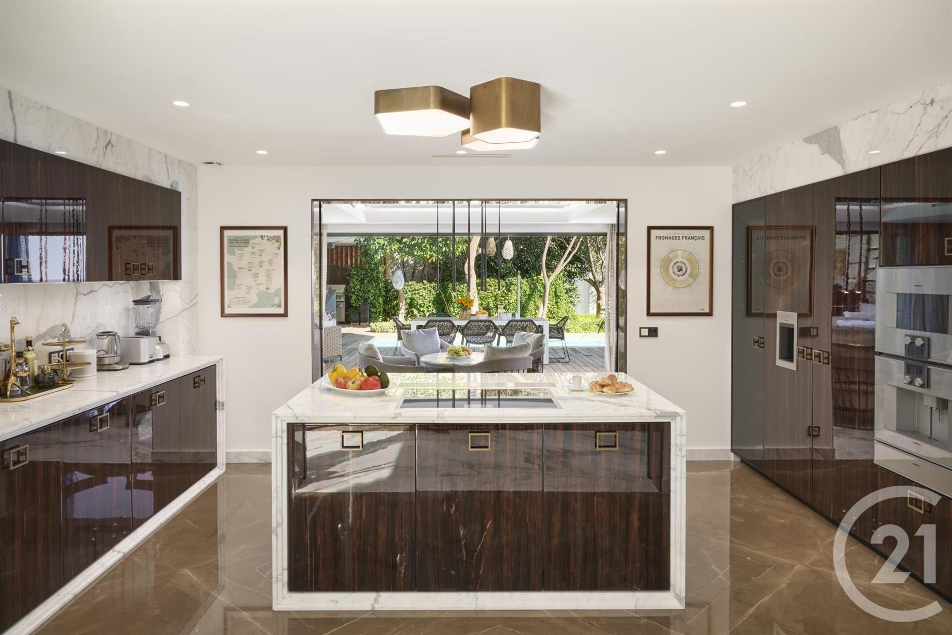 Purchase: House (06300)