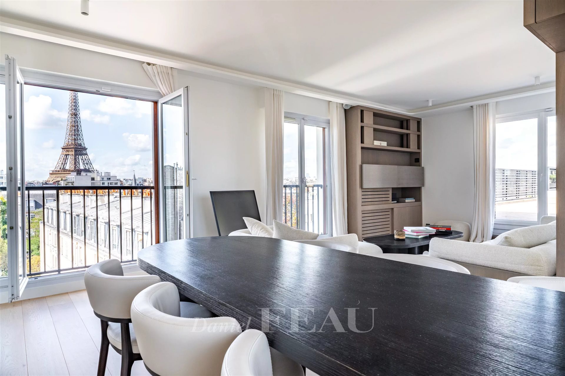 Paris 7th District – A 2/3 bed apartment with an exceptional terrace