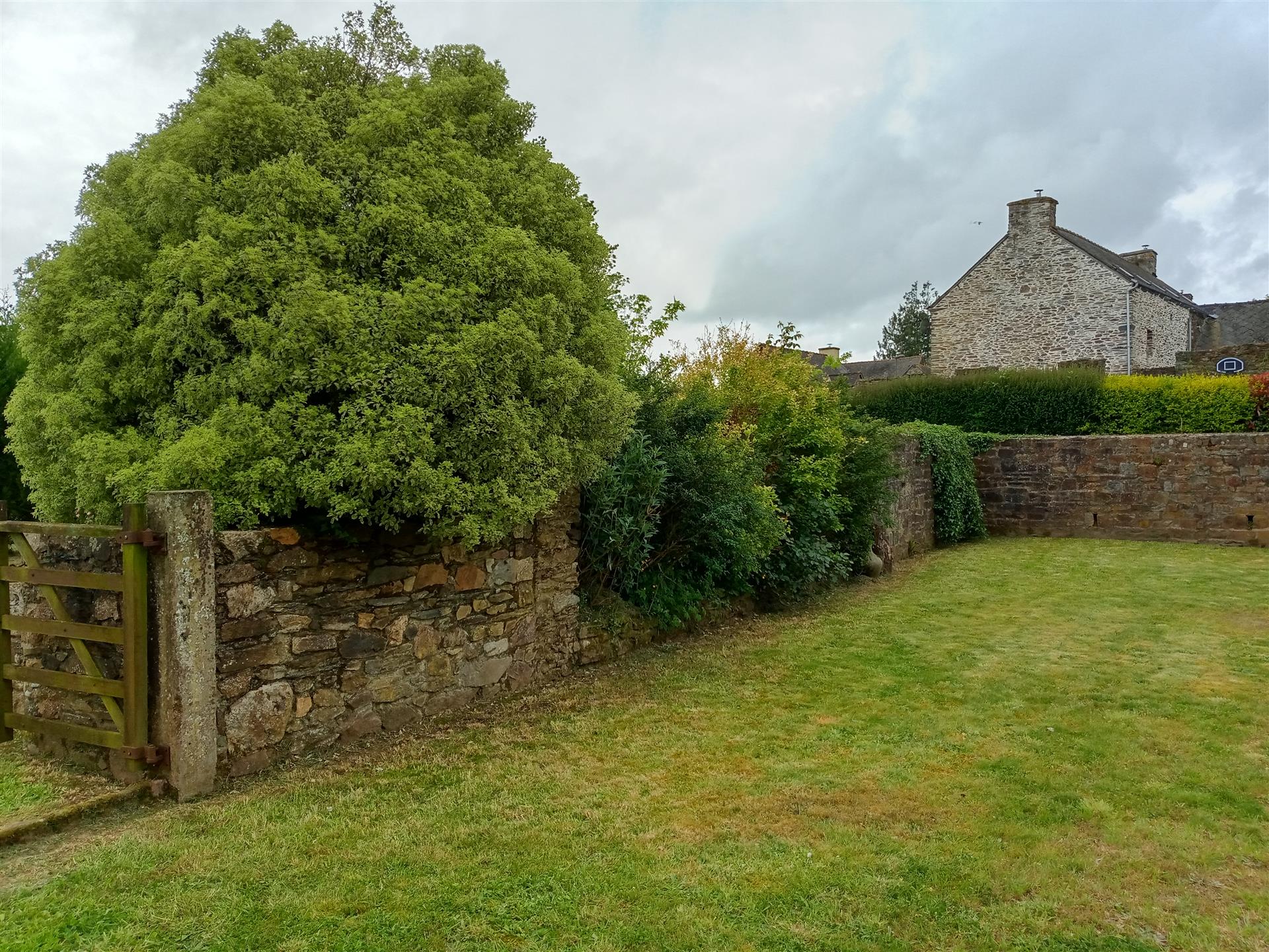 Ingatlanvásárlás Merléac : 2 kizárólagos értékesítésre kínált ingatlan ...