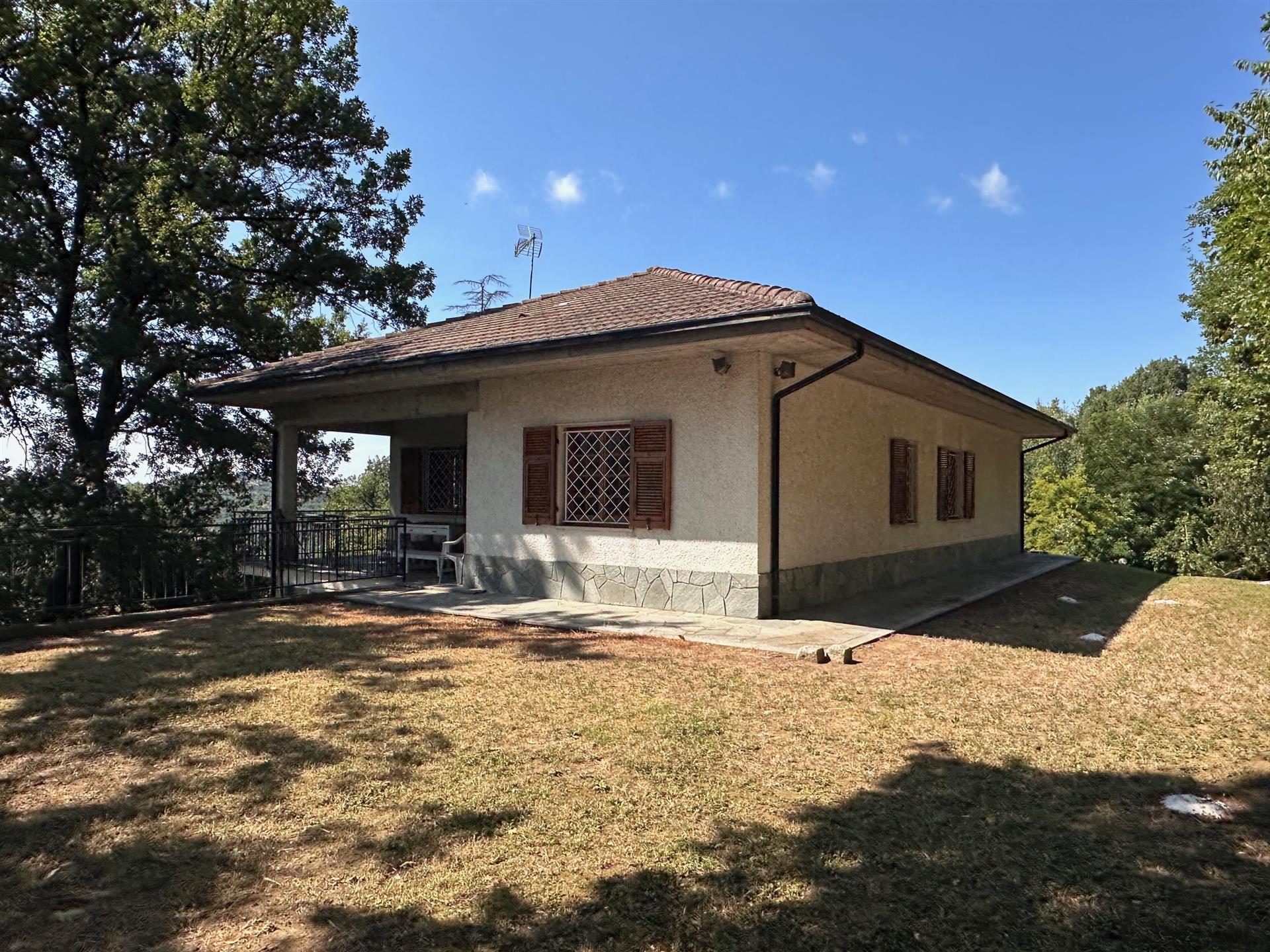 Detached house with beautiful views of the hills