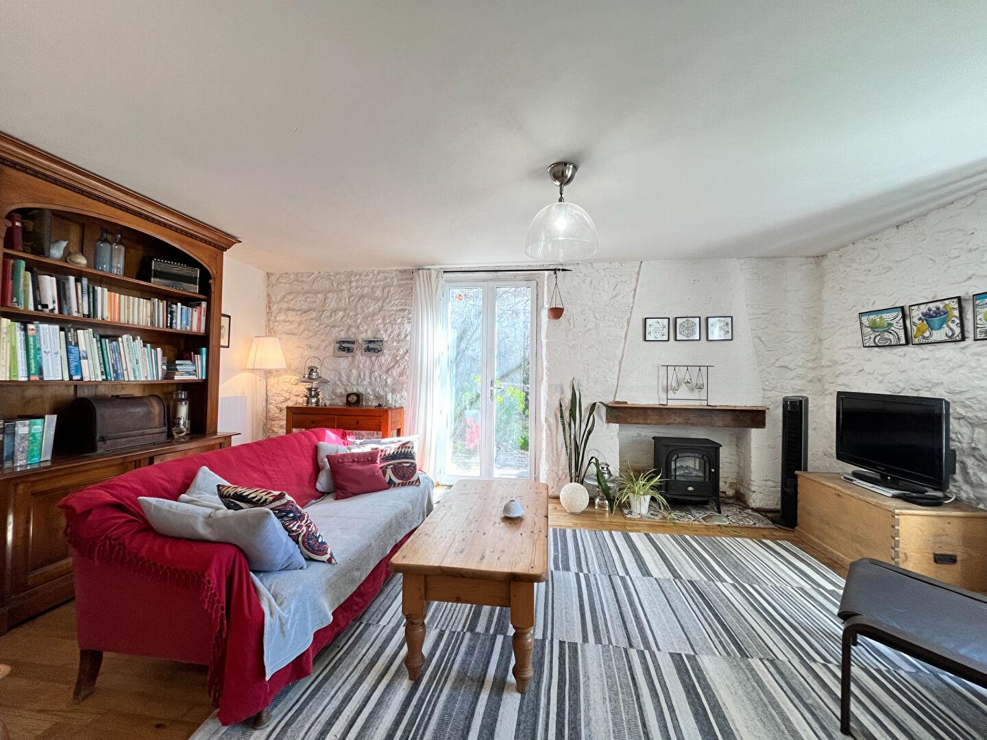 Village property with garden and stunning views, Monflanquin