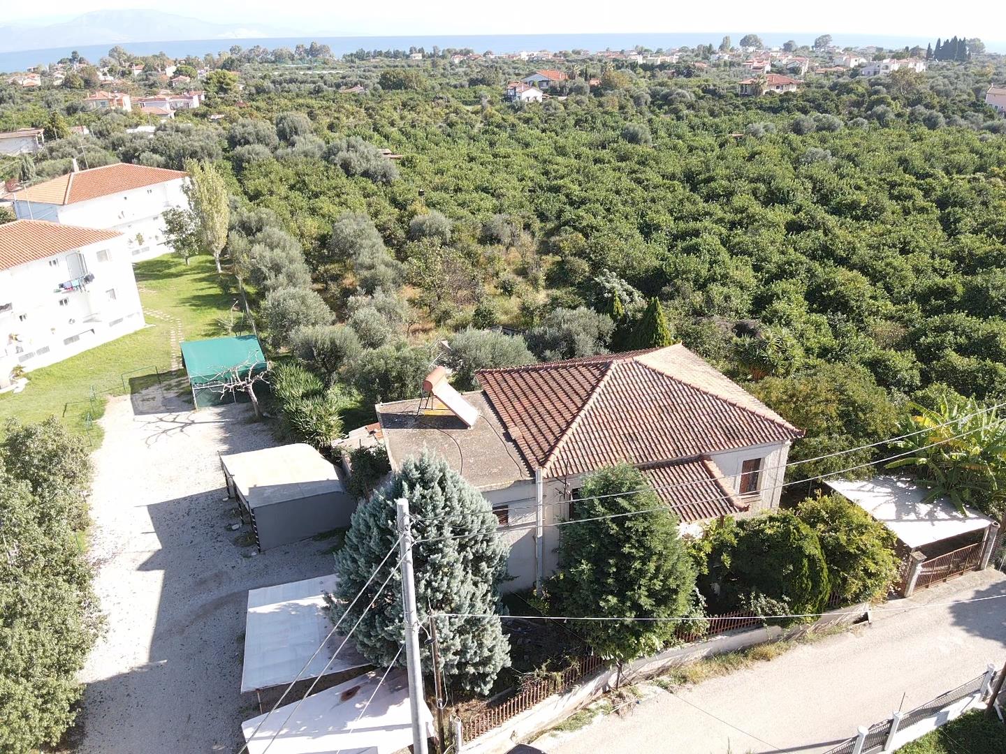 Frei stehendes Haus von 195 m² mit einem Grundstück von 2080 m² in ...