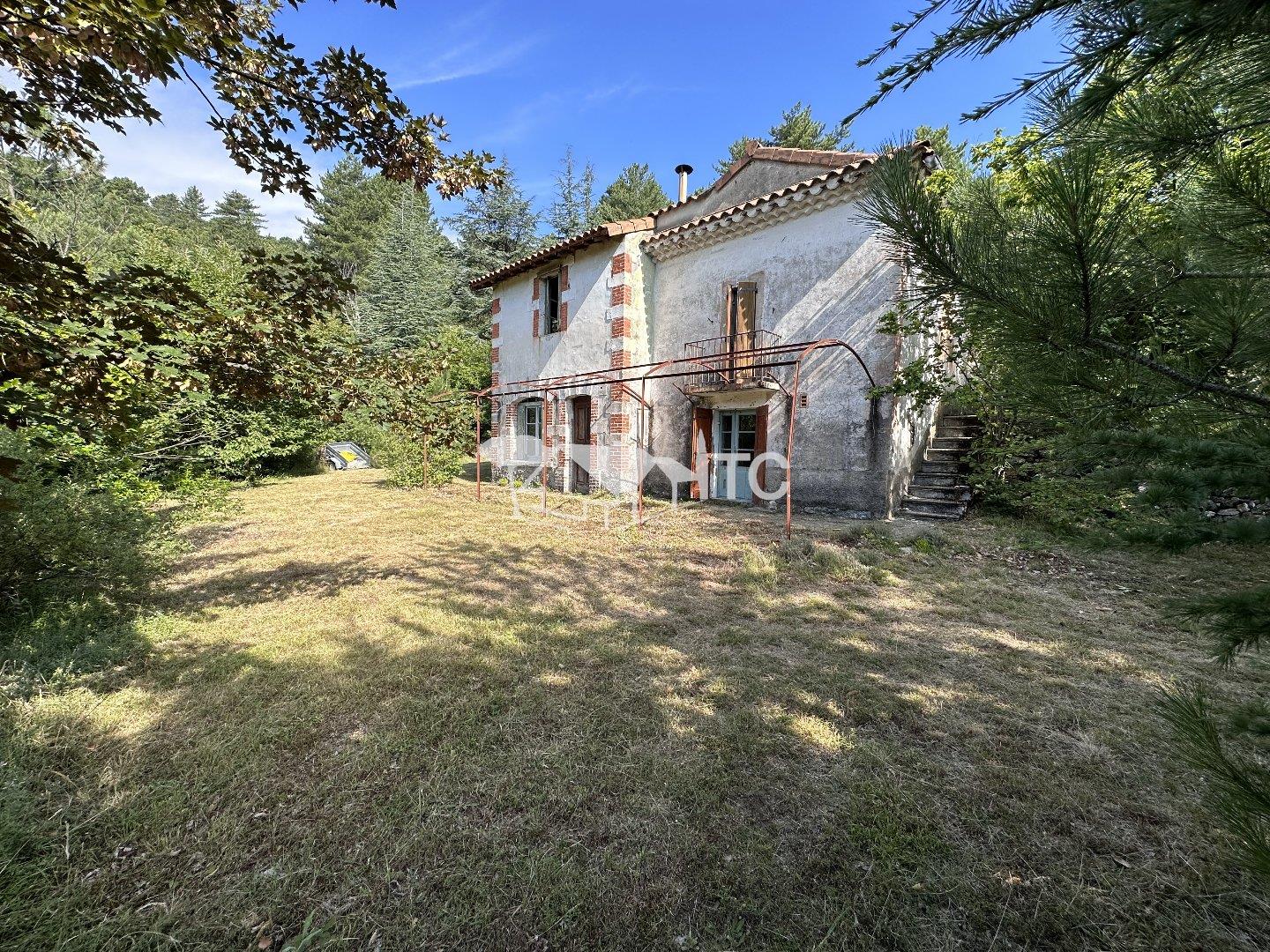 Stone Mas On 7900 M² Of Land