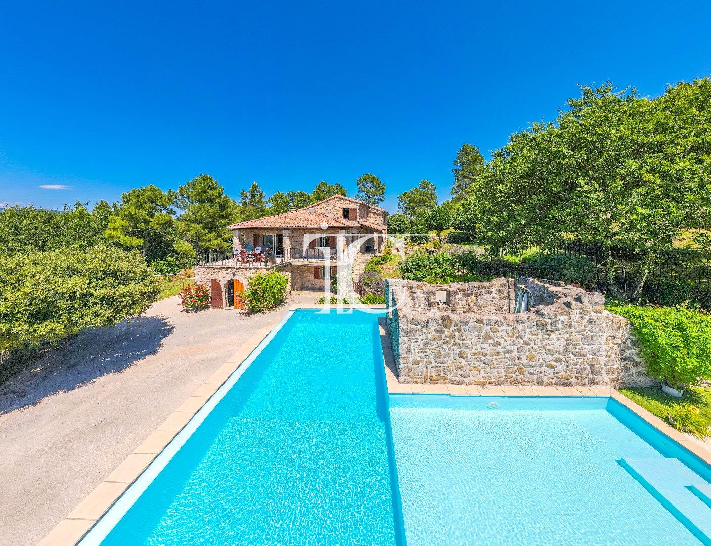 Stone Property With Panoramic View And 1 Hectare Of Buildable Land