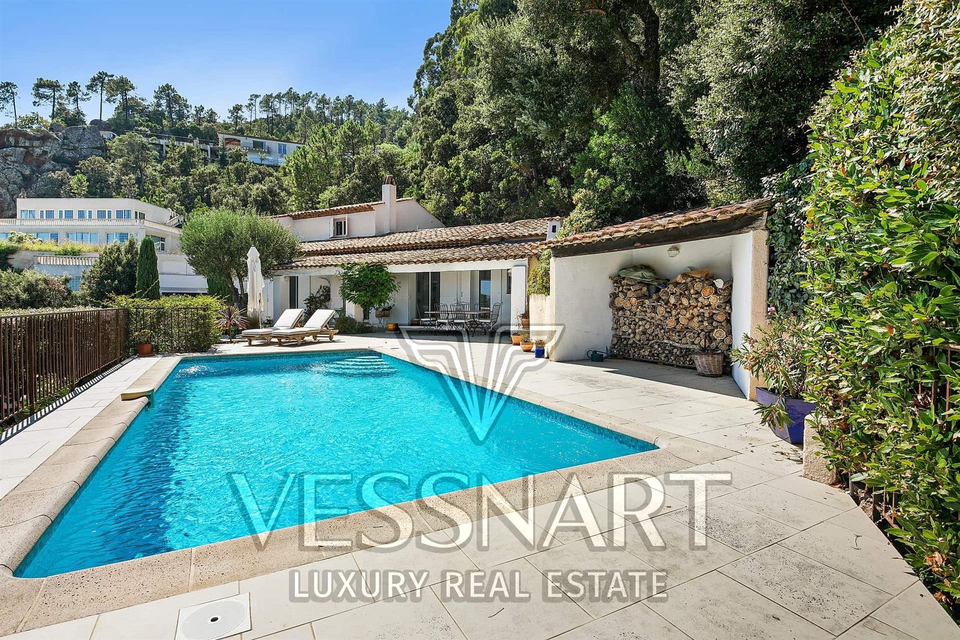 Villa Provençale avec Vue Sur Mer Et Roches Rouges