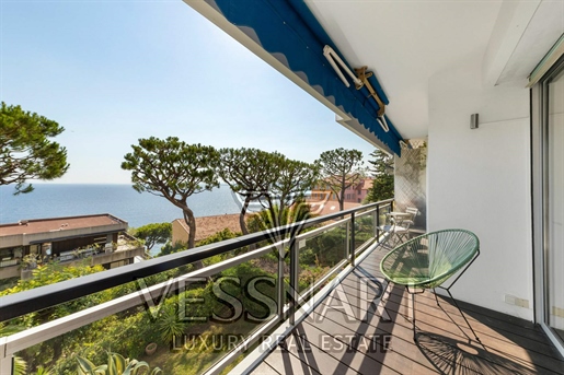 Sea view apartment with beautiful finishes