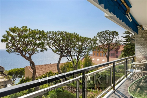 Sea view apartment with beautiful finishes